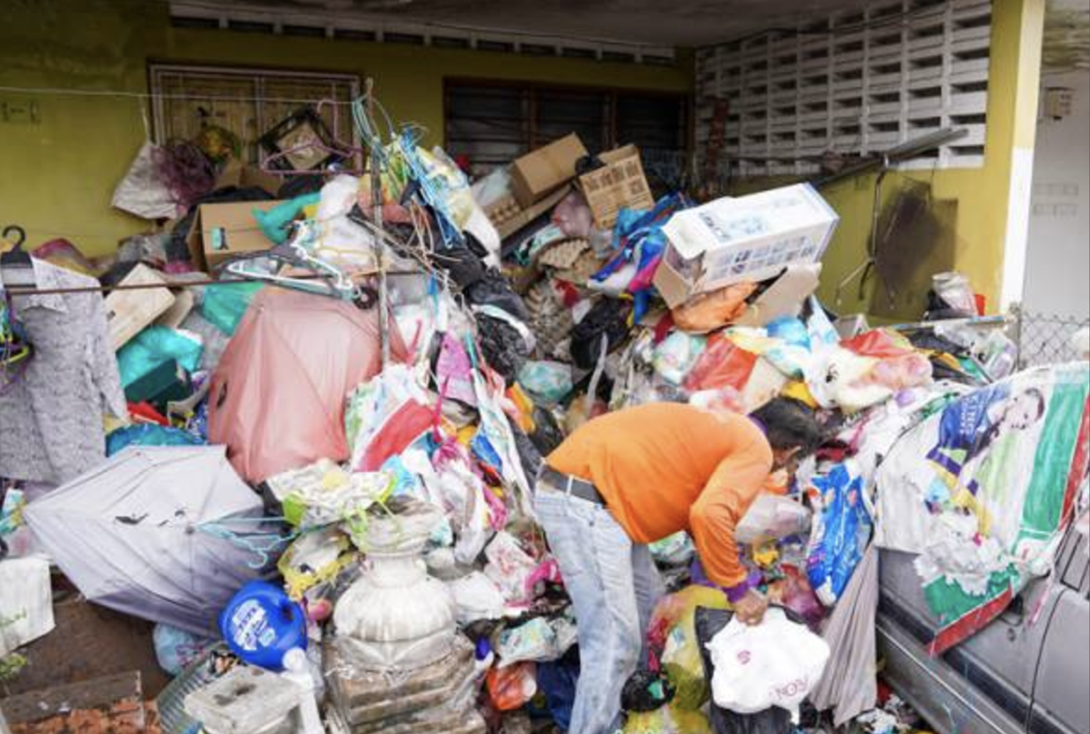 Almost Buried Under a Mountain of Clutter: Why Hoarding Is a Serious ...